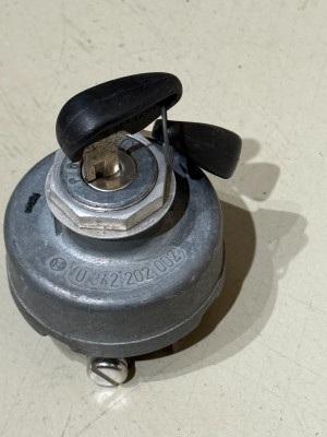 ÖVG Versteigerungen - Artikel Nr. 153154: Bosch Unimog Zündschloss U39