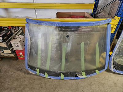 ÖVG Versteigerungen - Artikel Nr. 106941: Windschutzscheibe